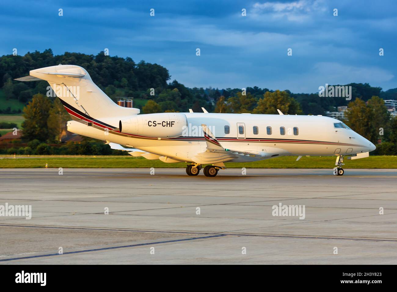 NetJets Europe Bombardier Challenger 350 aircraft Zurich Airport in ...