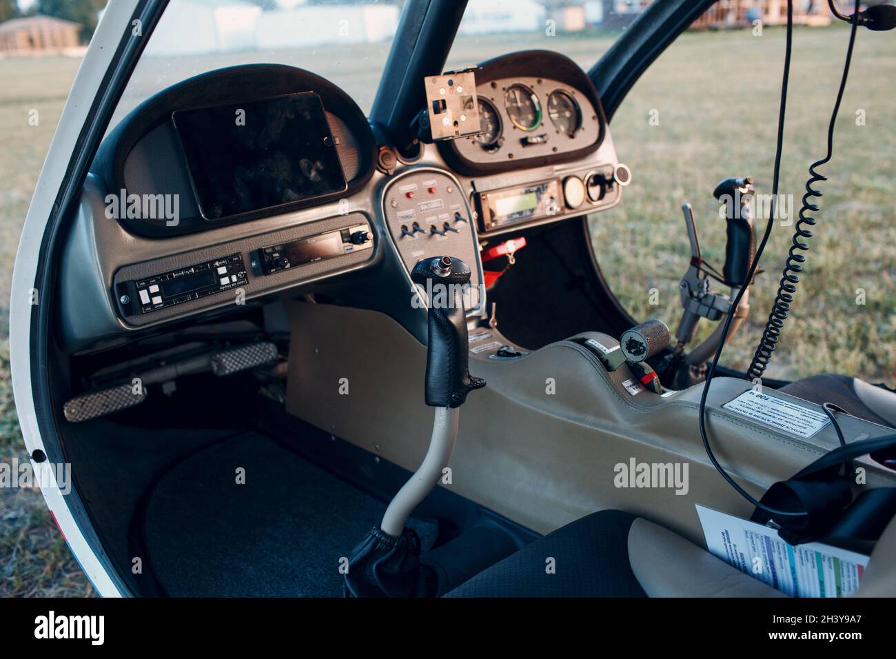 Airplane cockpit view hi-res stock photography and images - Alamy