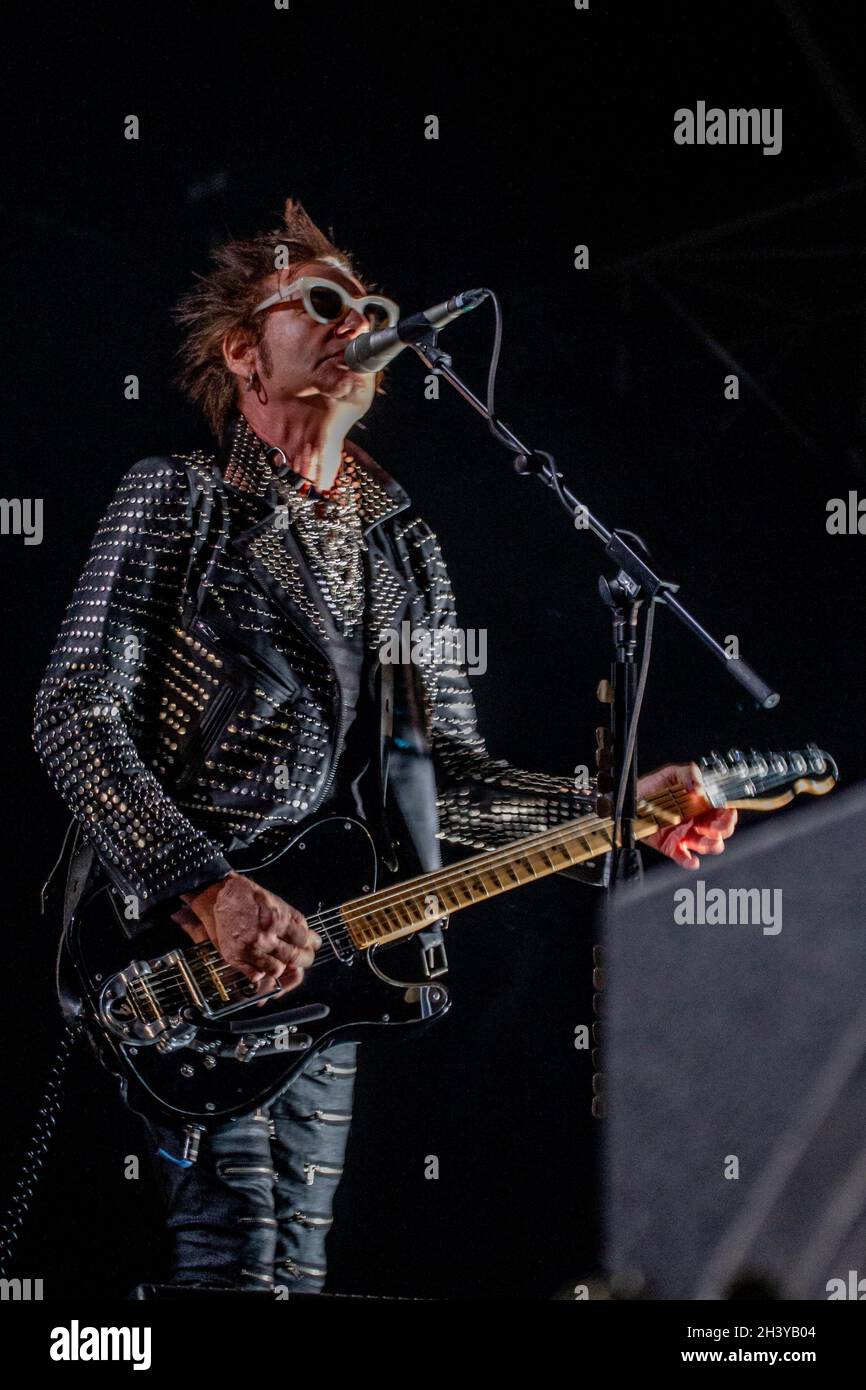 London, England, UK. 30th Oct, 2021. Daniel Ash plays the electric ...