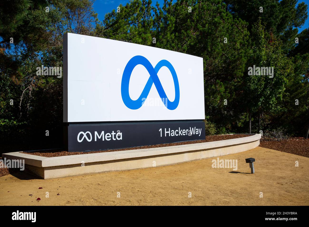 Meta office hi-res stock photography and images - Alamy