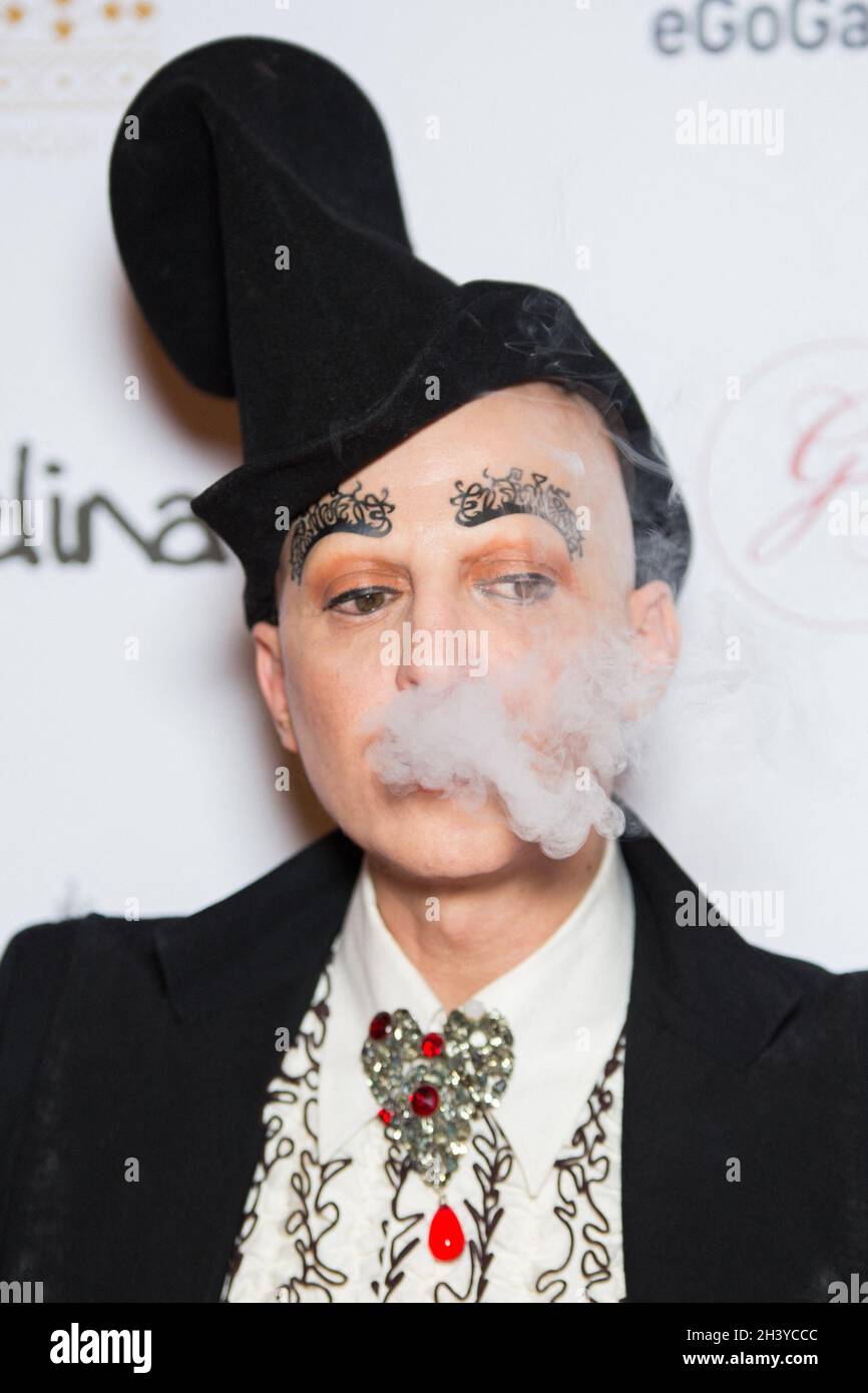 Ali Mahdavi attend the photocall during the Global Gift Gala 2021 at ...