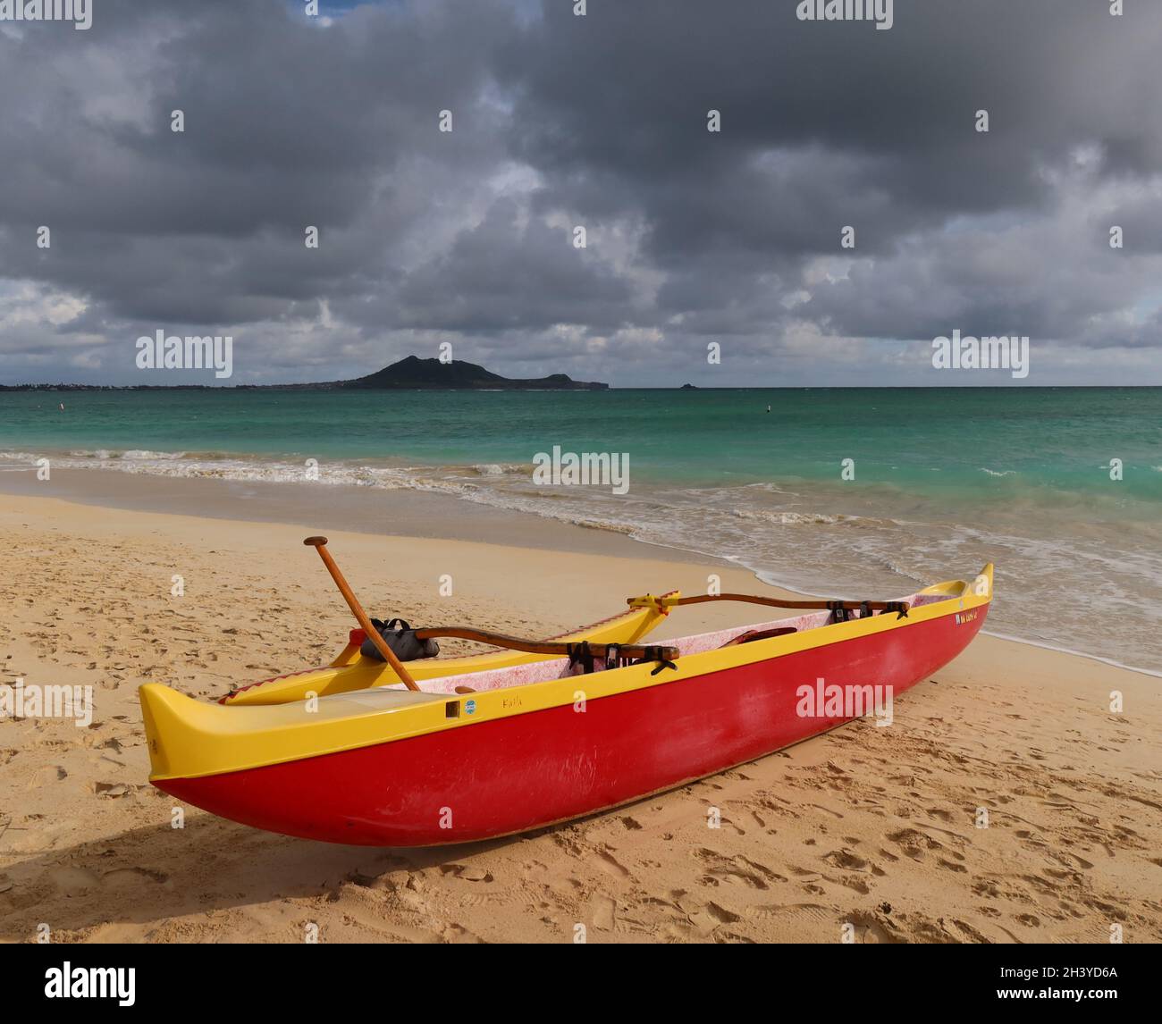 Canoe on beach Stock Photo - Alamy