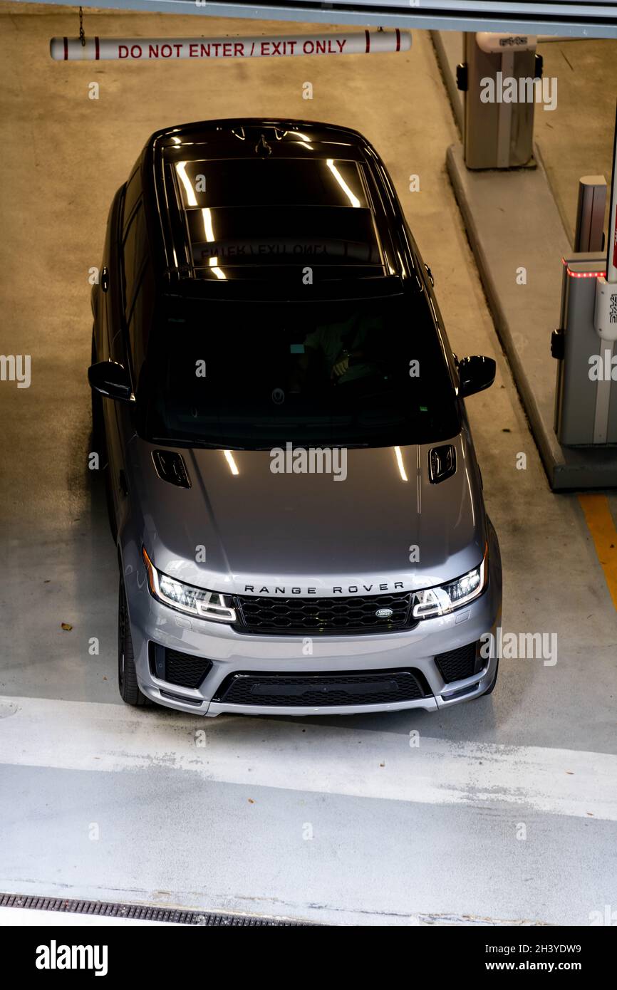 miami, FL, USA - October 30, 2021: Photo of a Range Rover exiting Stock ...