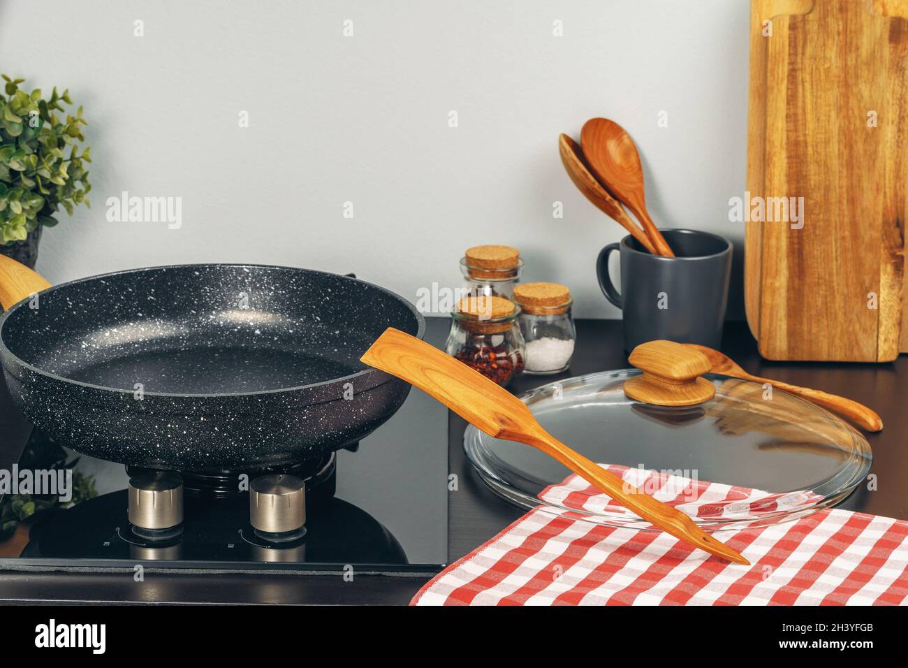 Frying pan on the gas stove in a kitchen Stock Photo - Alamy