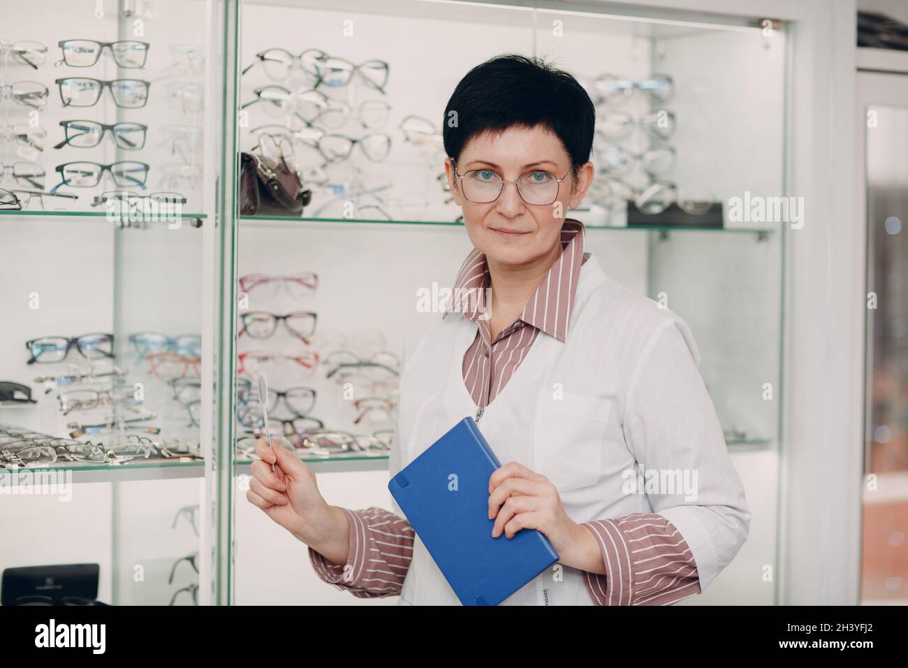 Portrait of an optometrist ophthalmologist middle aged woman Stock ...