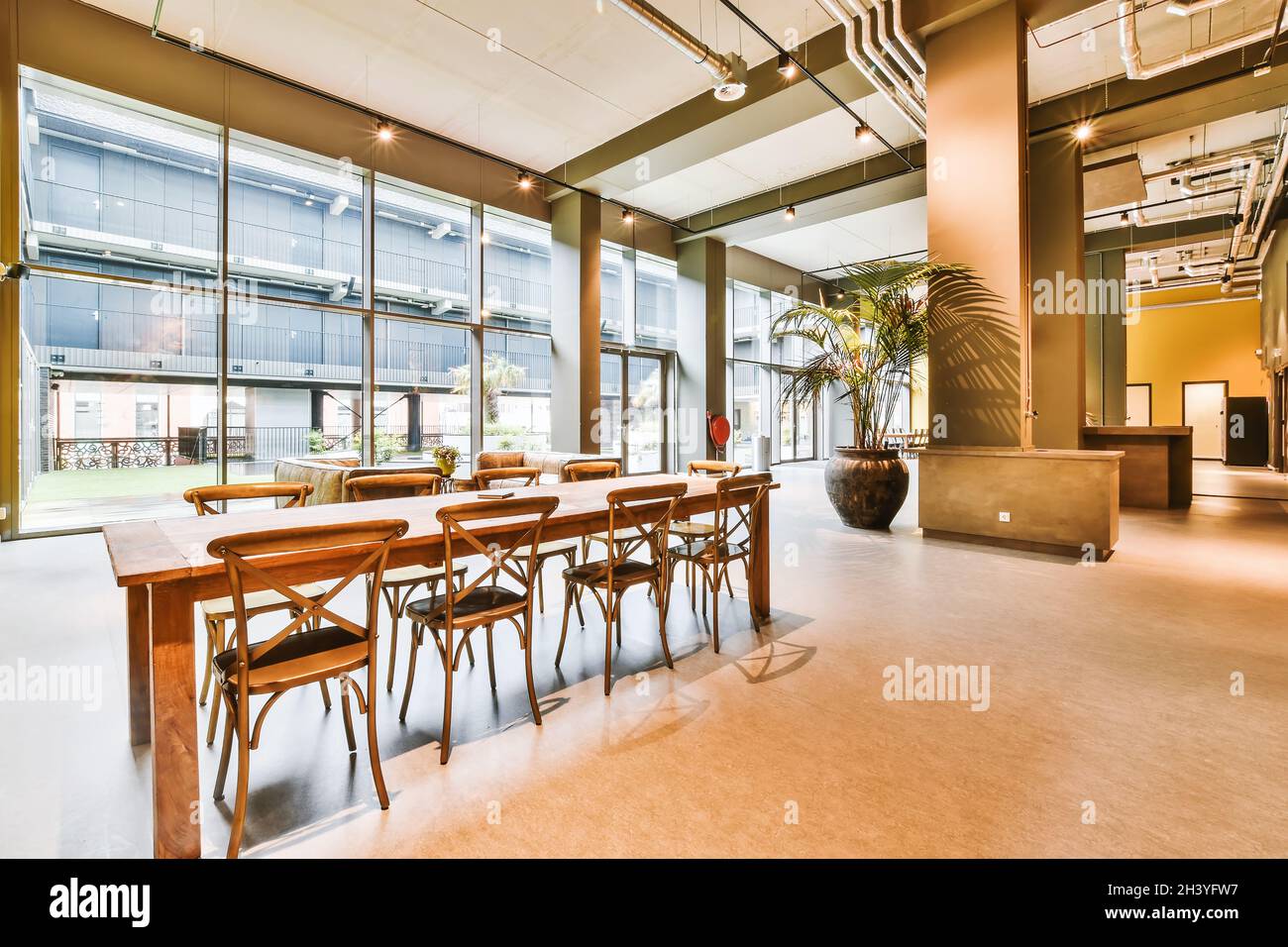 Dining room in the lobby with stylish table and chairs Stock Photo - Alamy