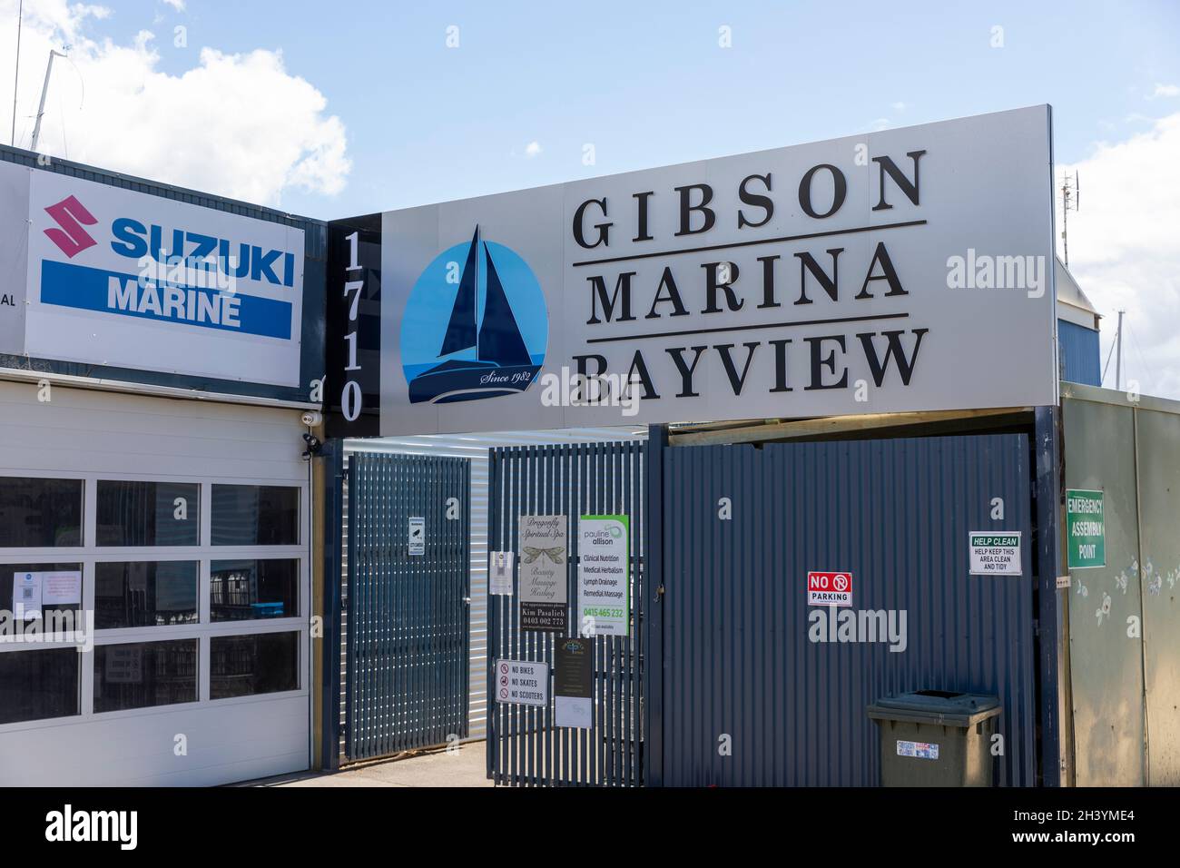 Boat marina at Bayview in Sydney where boats can access the waterways ...