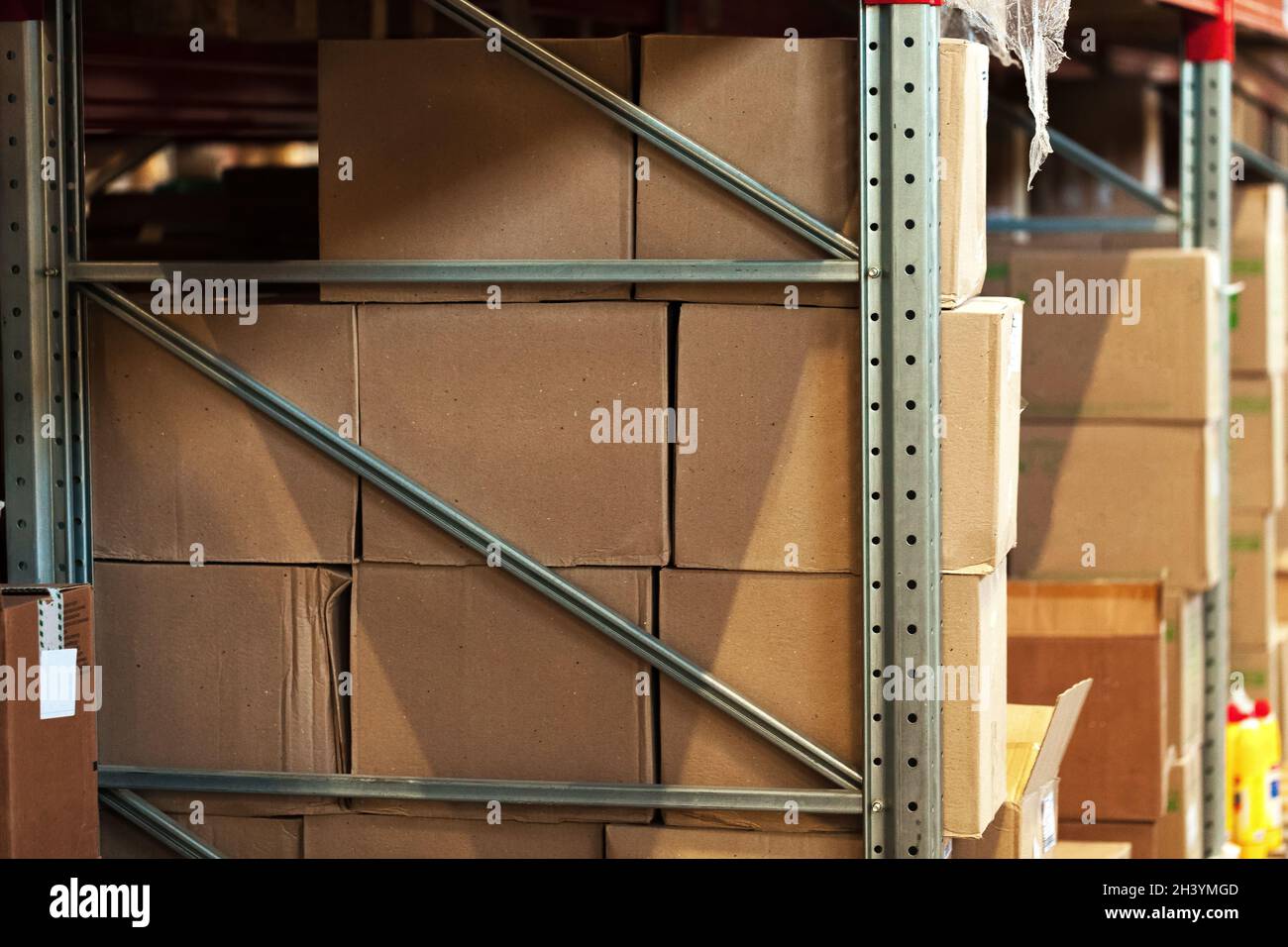Cardboard packaging box in industrial building rack Stock Photo - Alamy
