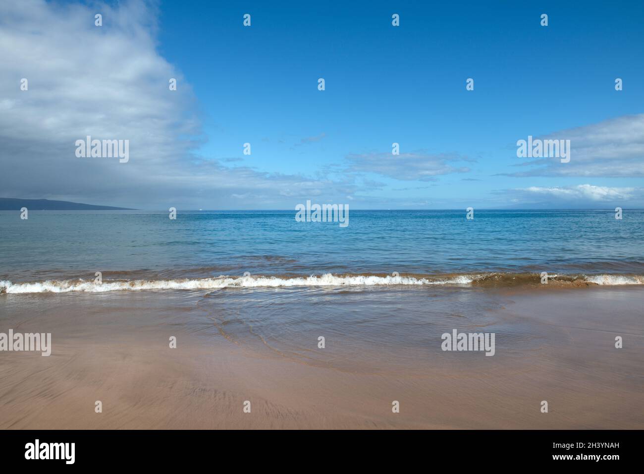 Sea view, nature background. Azure beach with and clear ocean water at ...