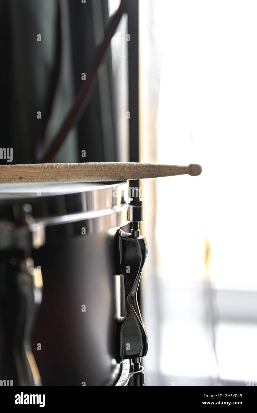 Close up of a snare drum, percussion instrument Stock Photo - Alamy
