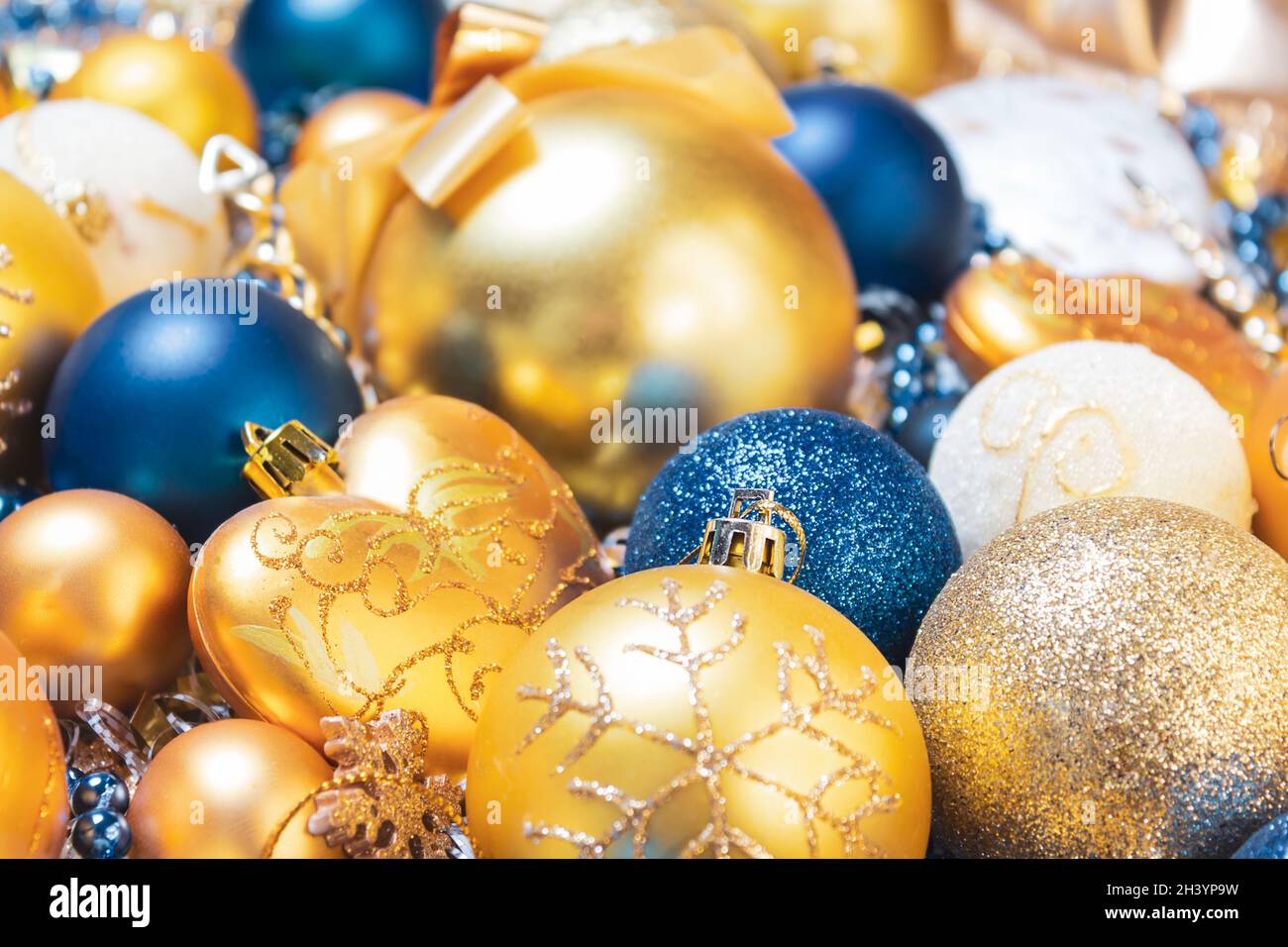 Gold color balls hi-res stock photography and images - Alamy