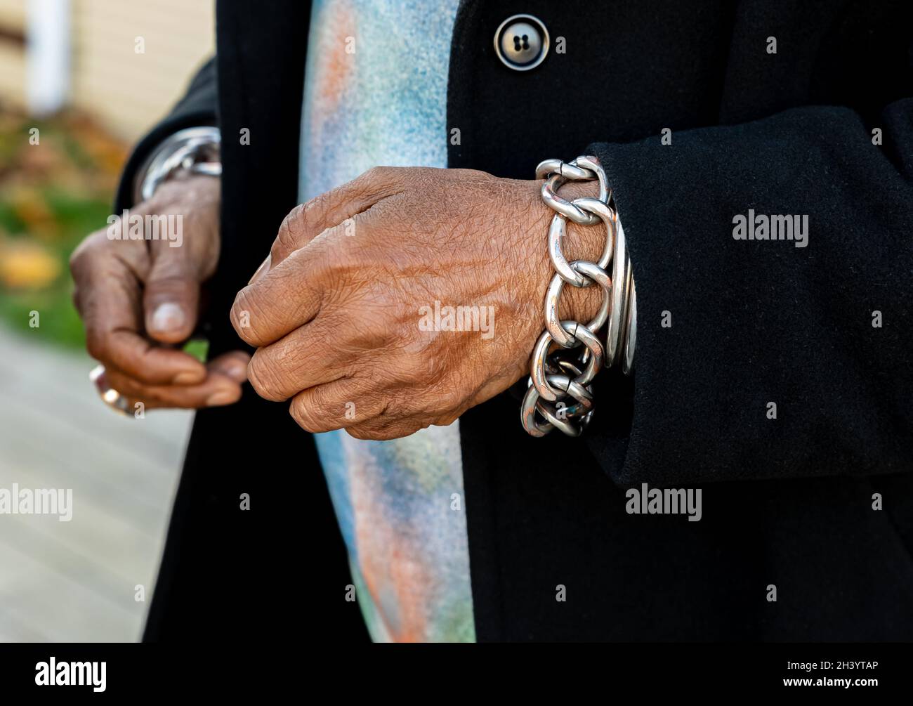 Black chain hands hi-res stock photography and images - Alamy