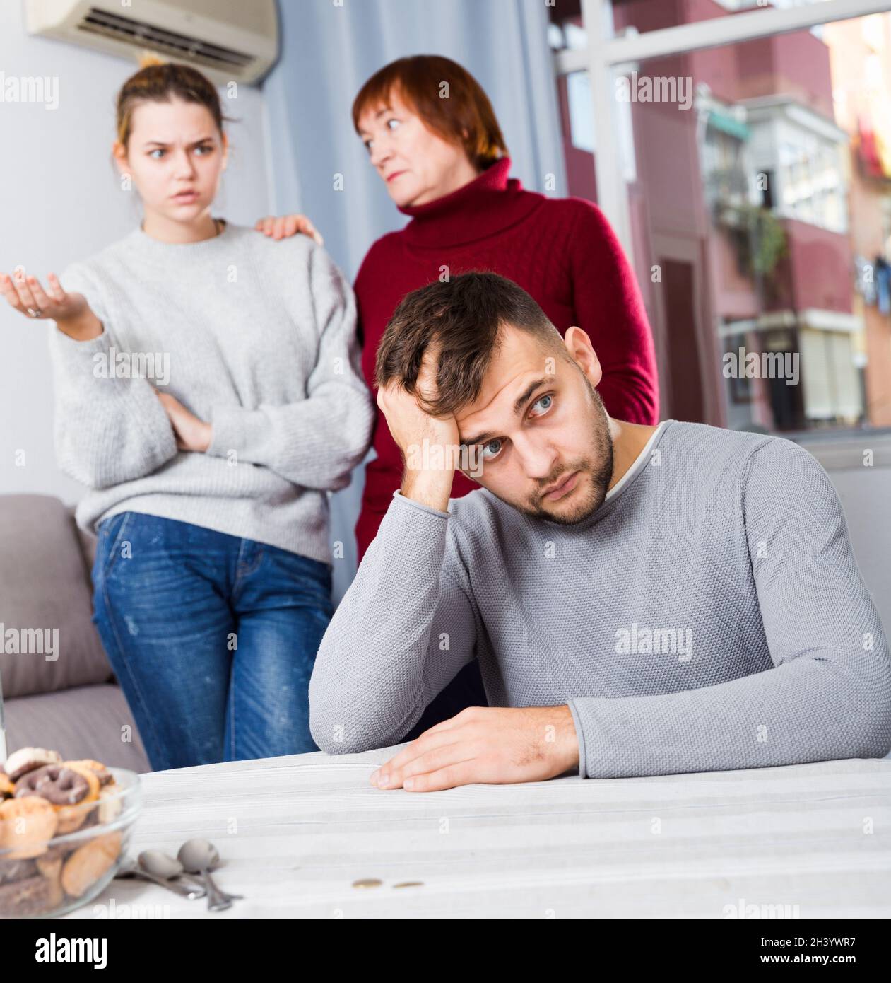 Siblings quarrel hi-res stock photography and images - Alamy