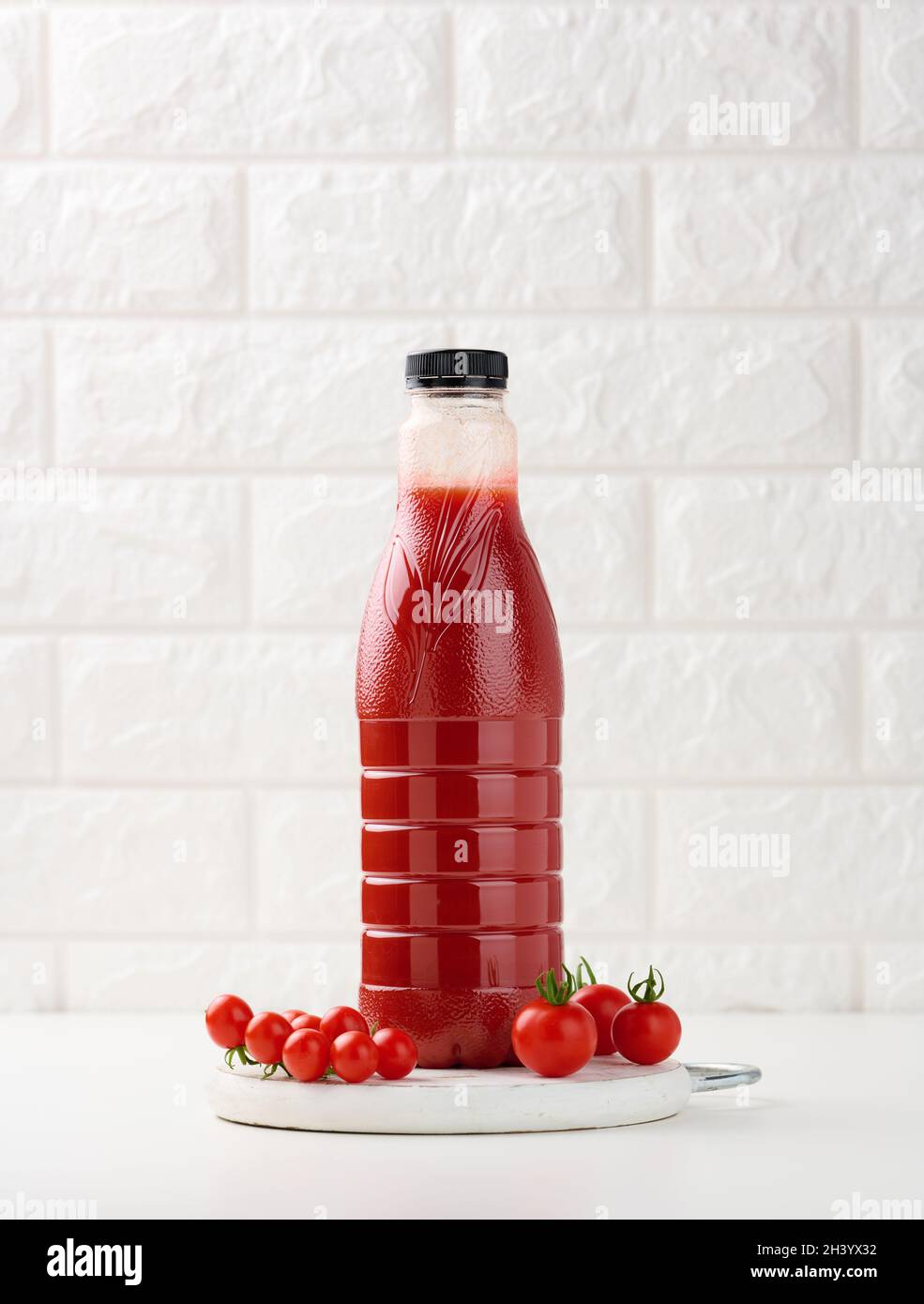 Plastic tomato ketchup bottle hi-res stock photography and images - Alamy