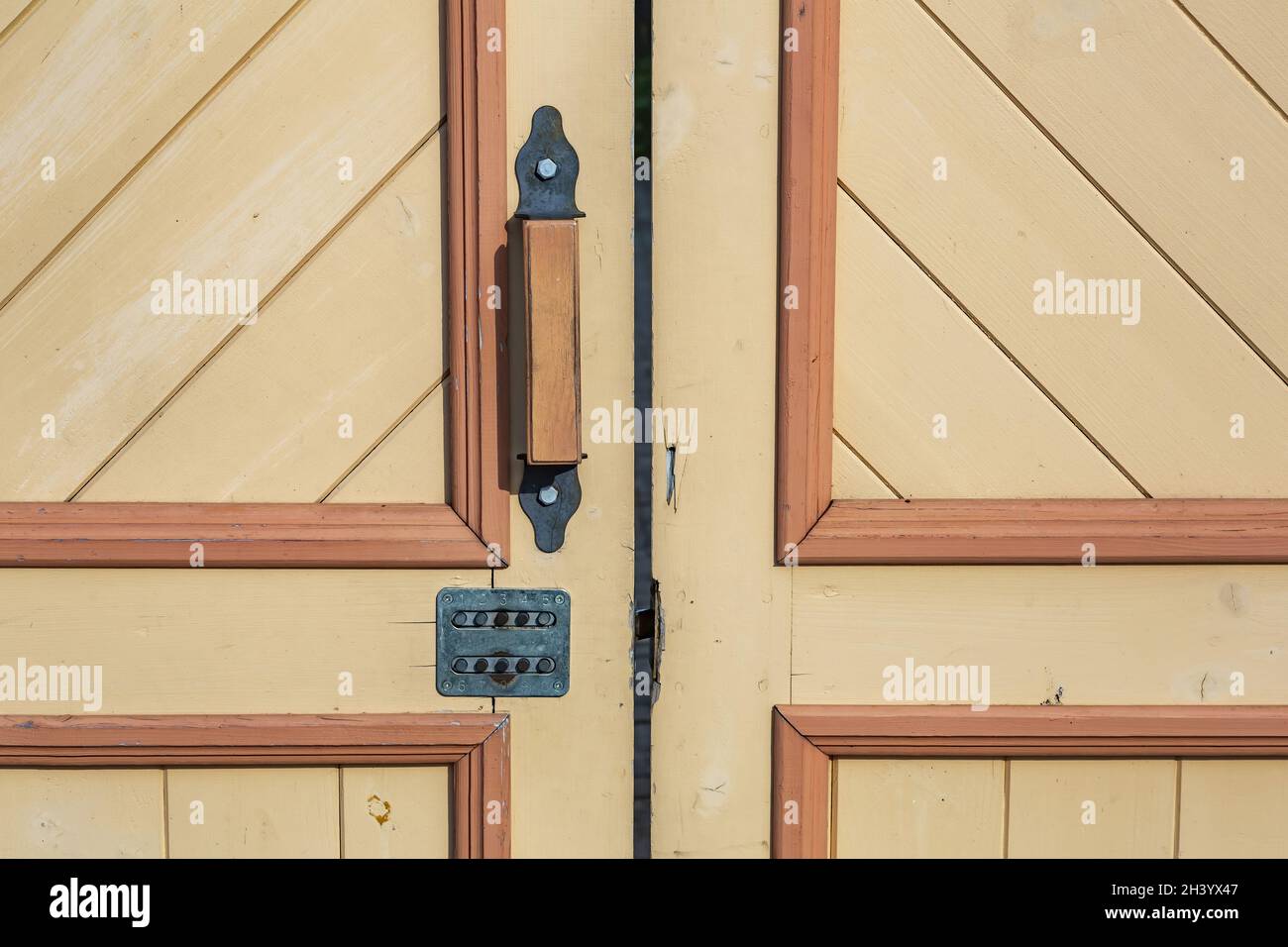 Hardwood gate hi-res stock photography and images - Alamy