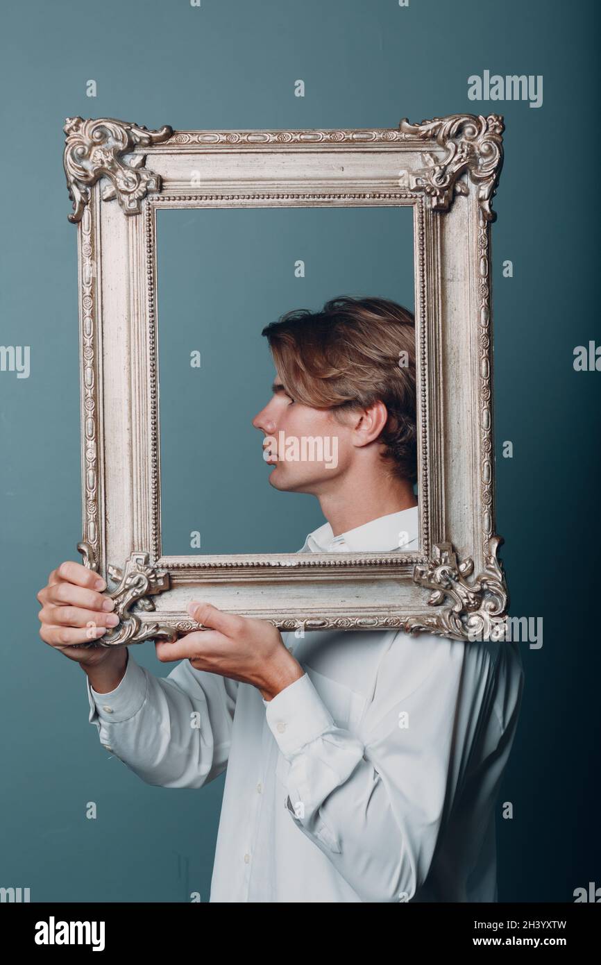 Profile picture frame hi-res stock photography and images - Alamy