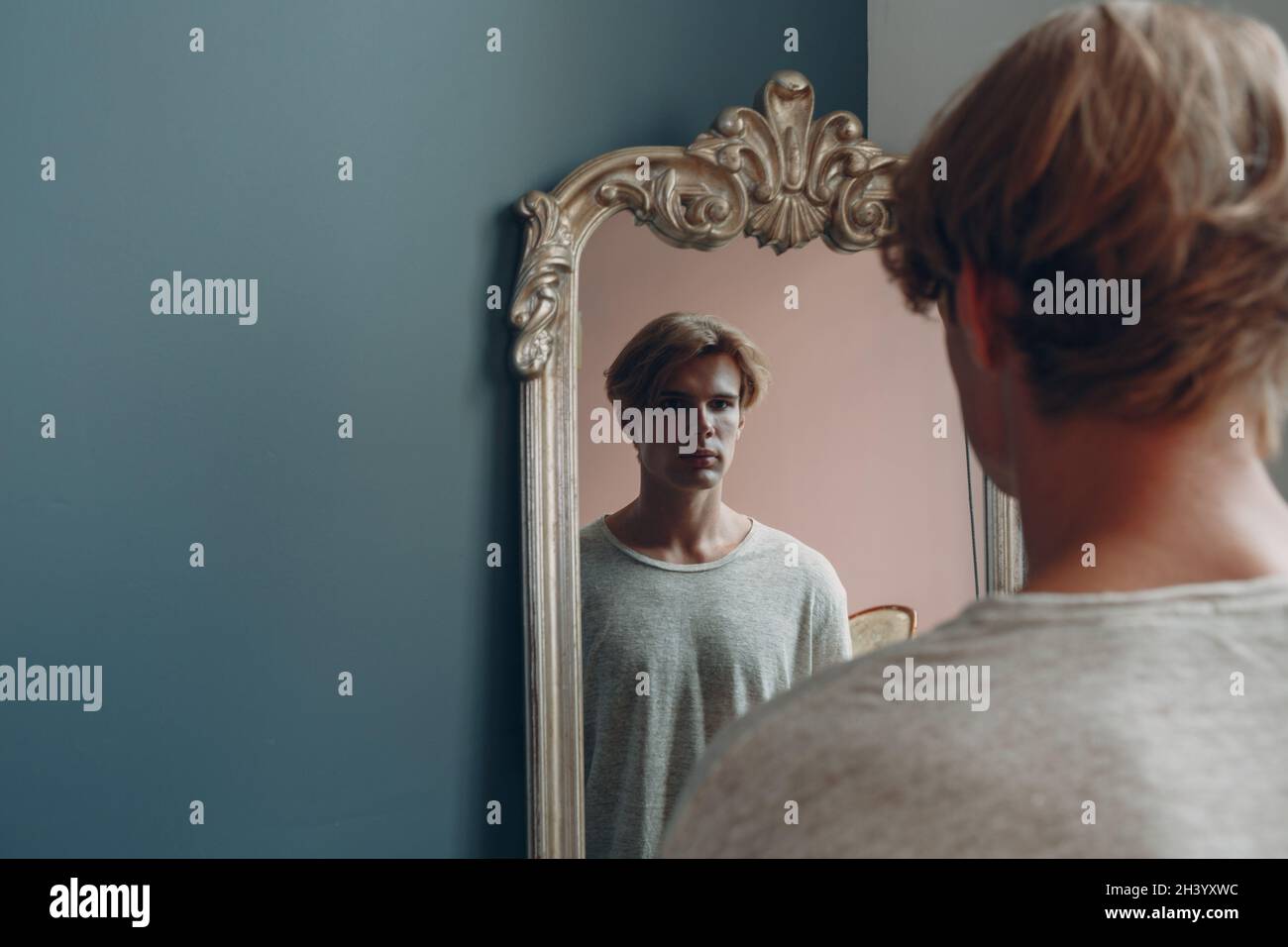 Man reflection mirror standing hi-res stock photography and images - Alamy