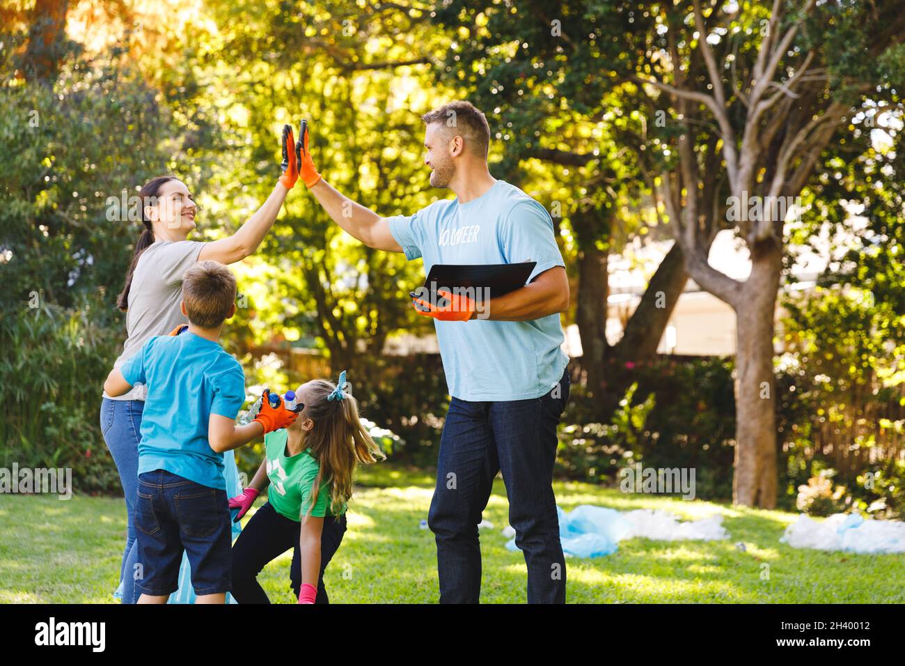 Mom high fiving child hi-res stock photography and images - Alamy