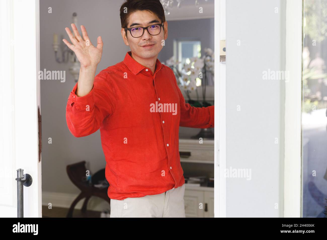 Door waving man hi-res stock photography and images - Alamy