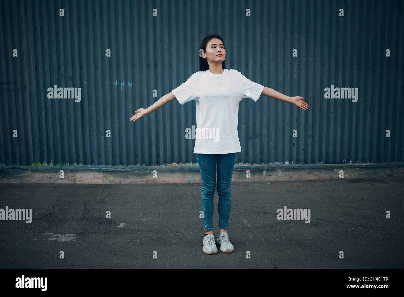 Qigong exercise hi-res stock photography and images - Alamy