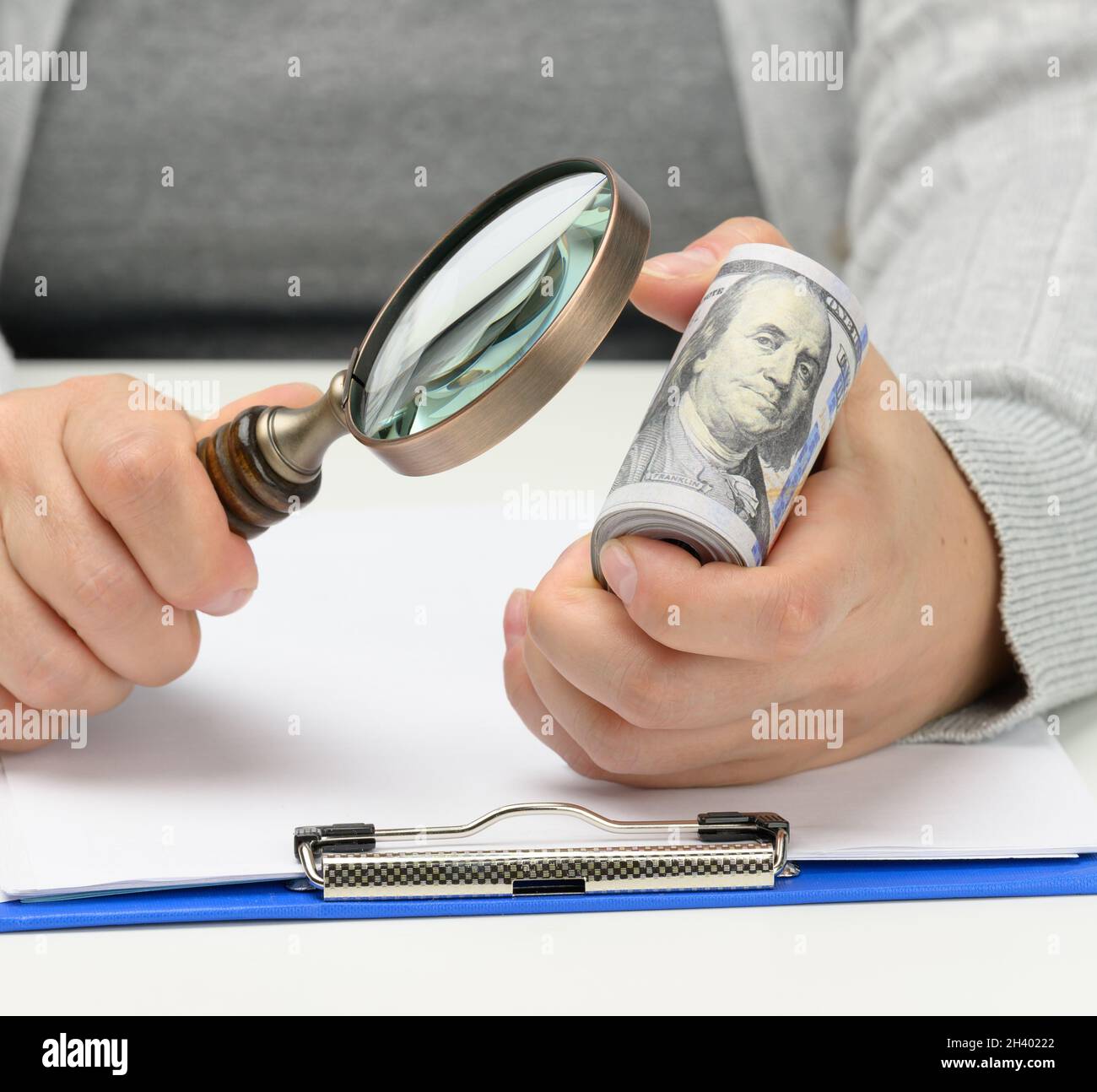 Magnifying dollar bill magnifying glass hi-res stock photography and ...