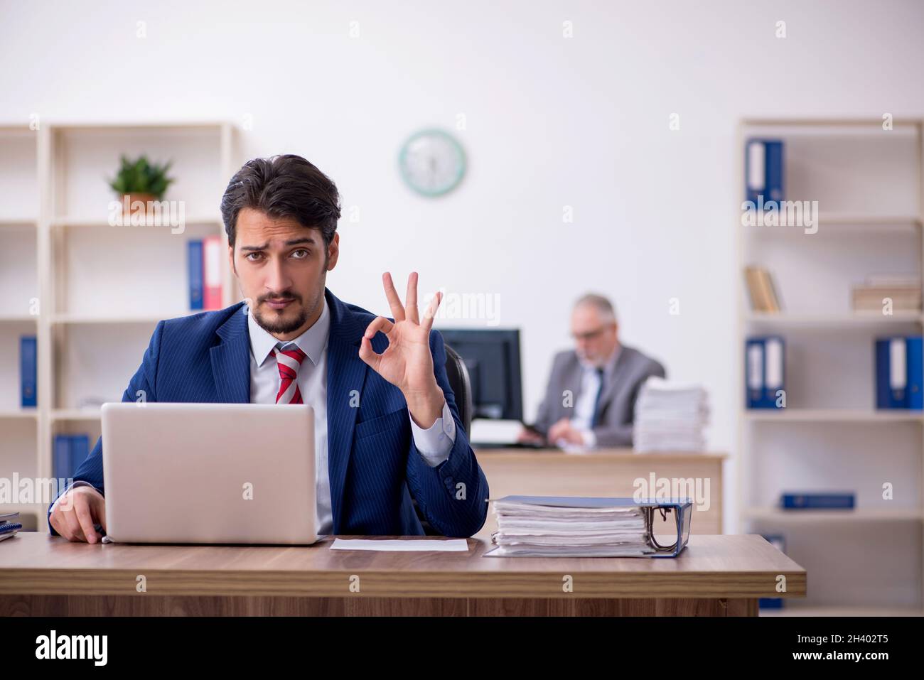 Two male employees working hi-res stock photography and images - Alamy