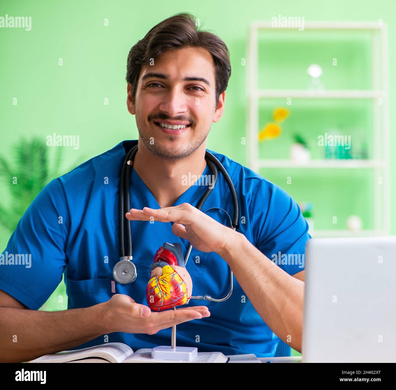 Doctor student explaining heart hi-res stock photography and images - Alamy