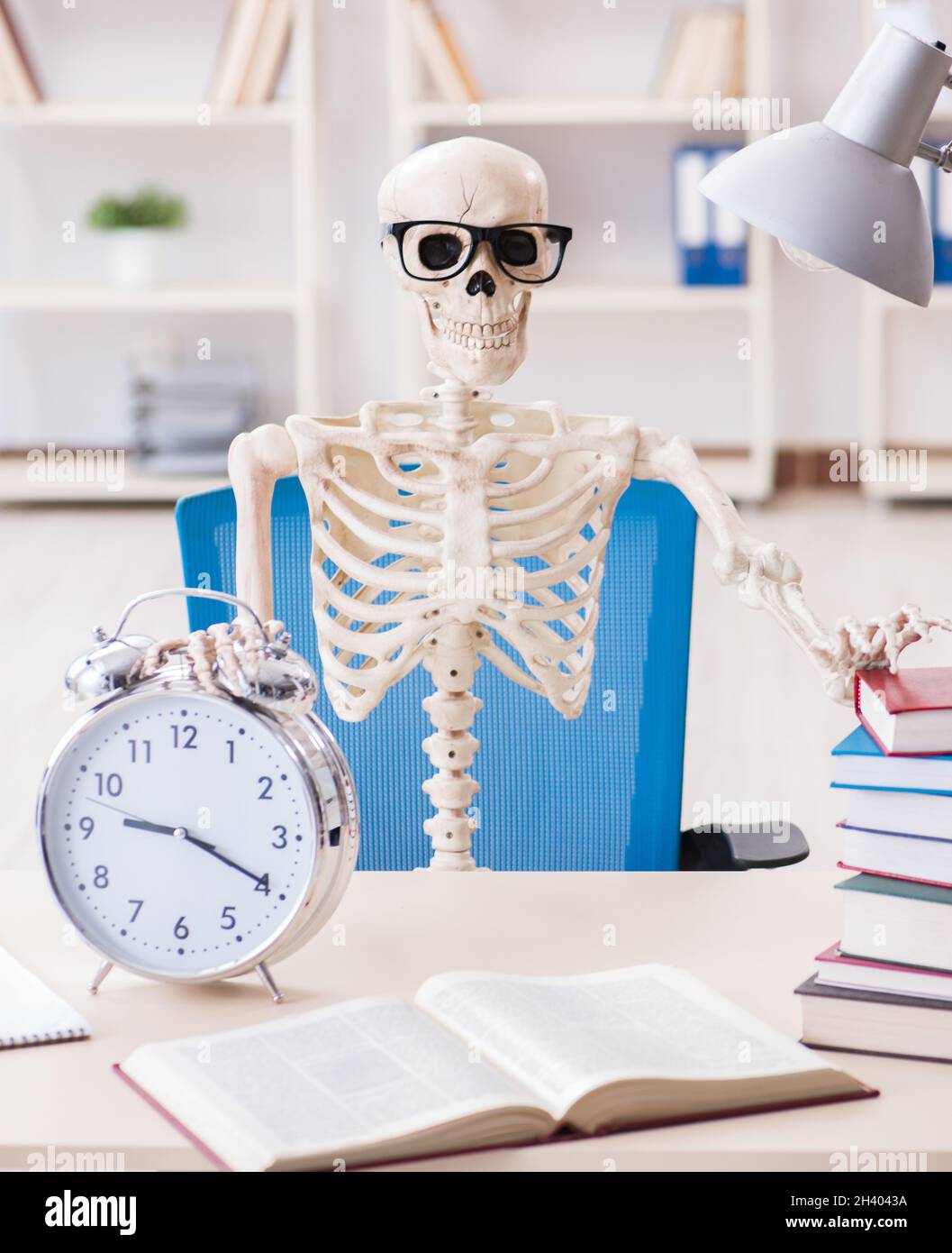 Student skeleton preparing for exams Stock Photo - Alamy
