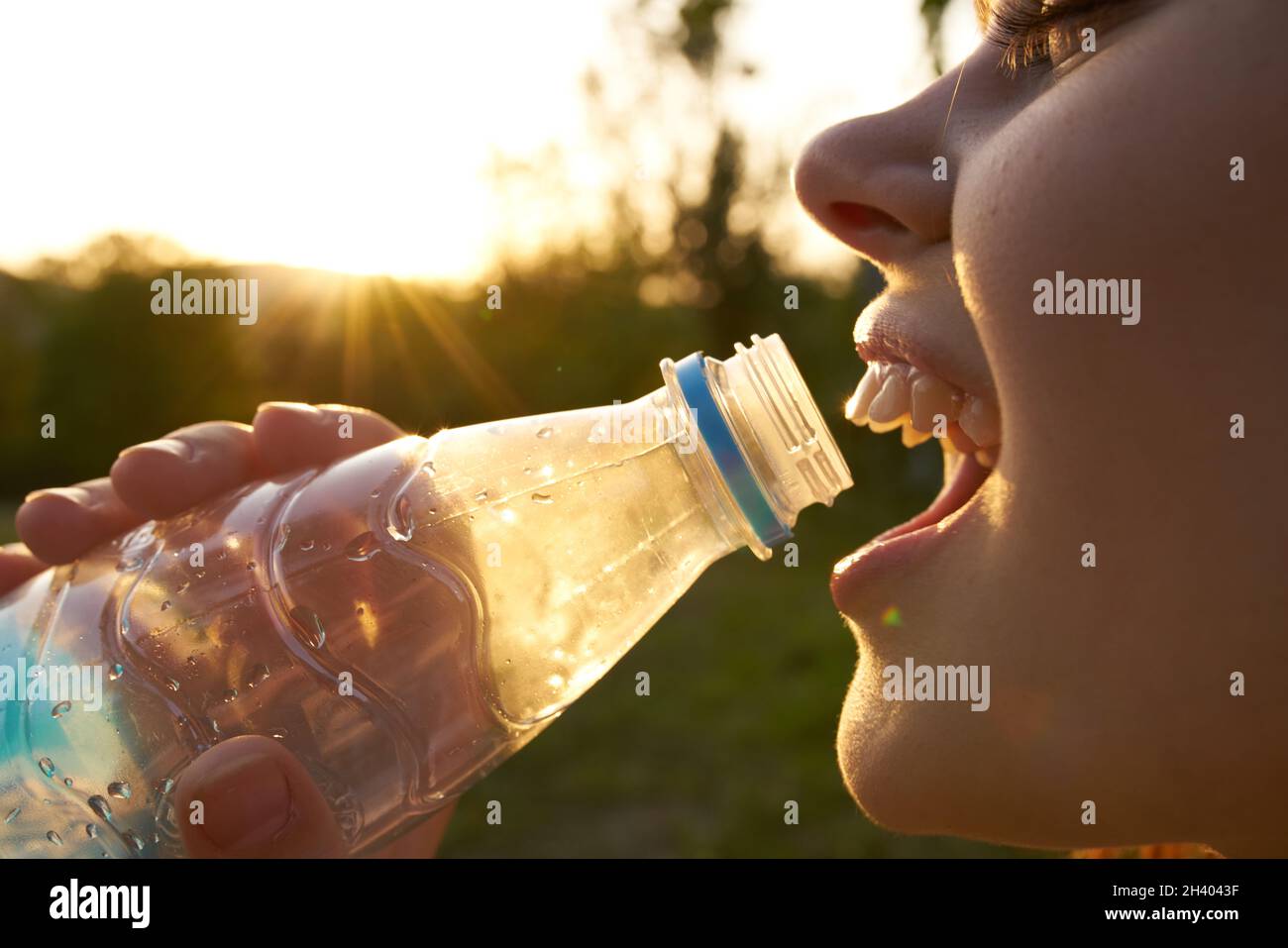 pretty woman drinking water from a bottle summer thirst Stock Photo - Alamy