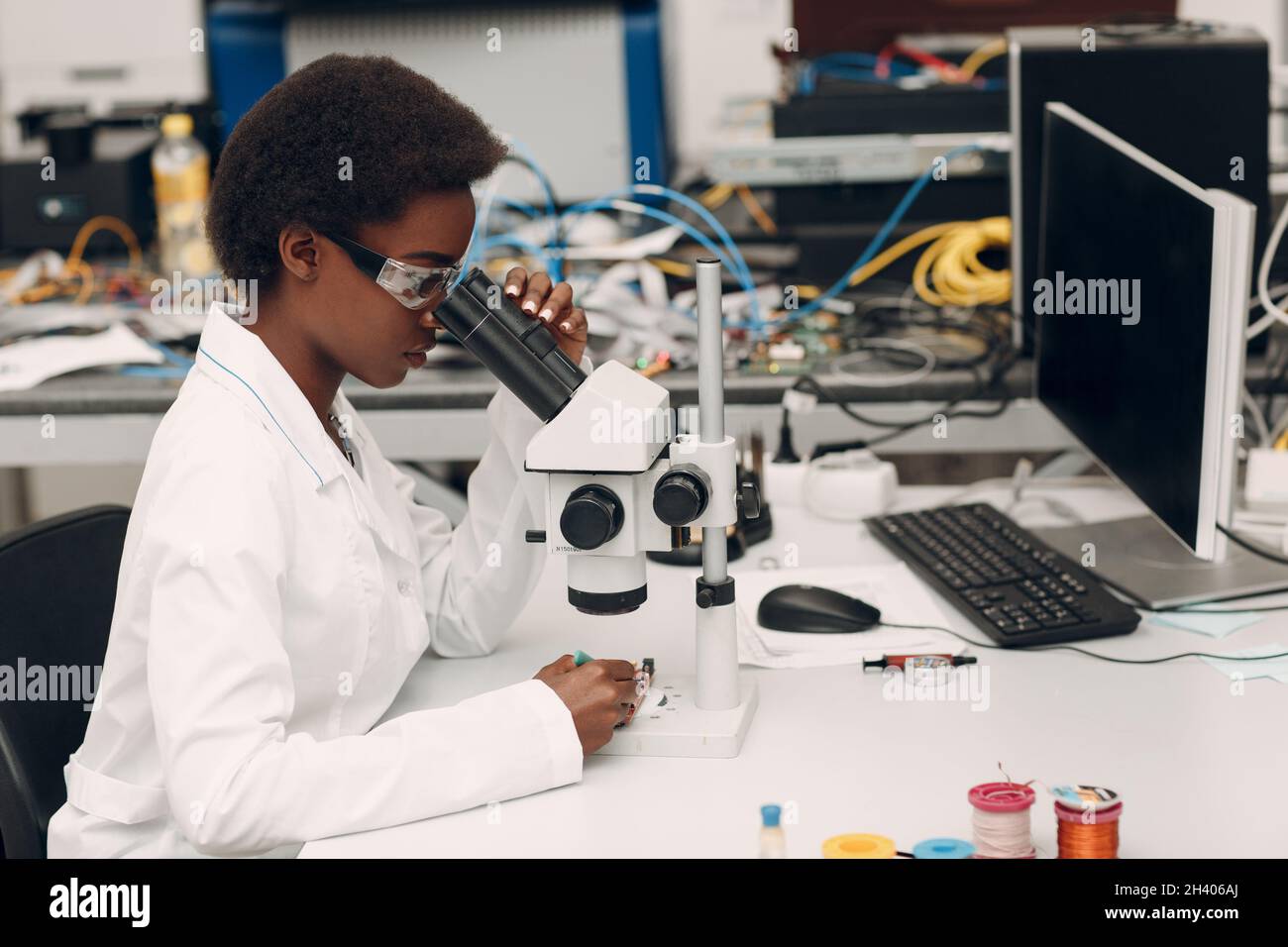 Electronic instruments hi-res stock photography and images - Alamy