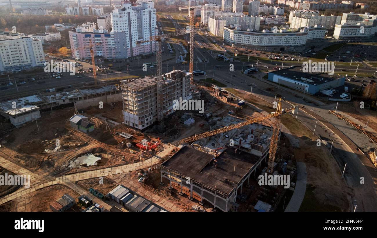 Flying over multi storey apartment hi-res stock photography and images ...