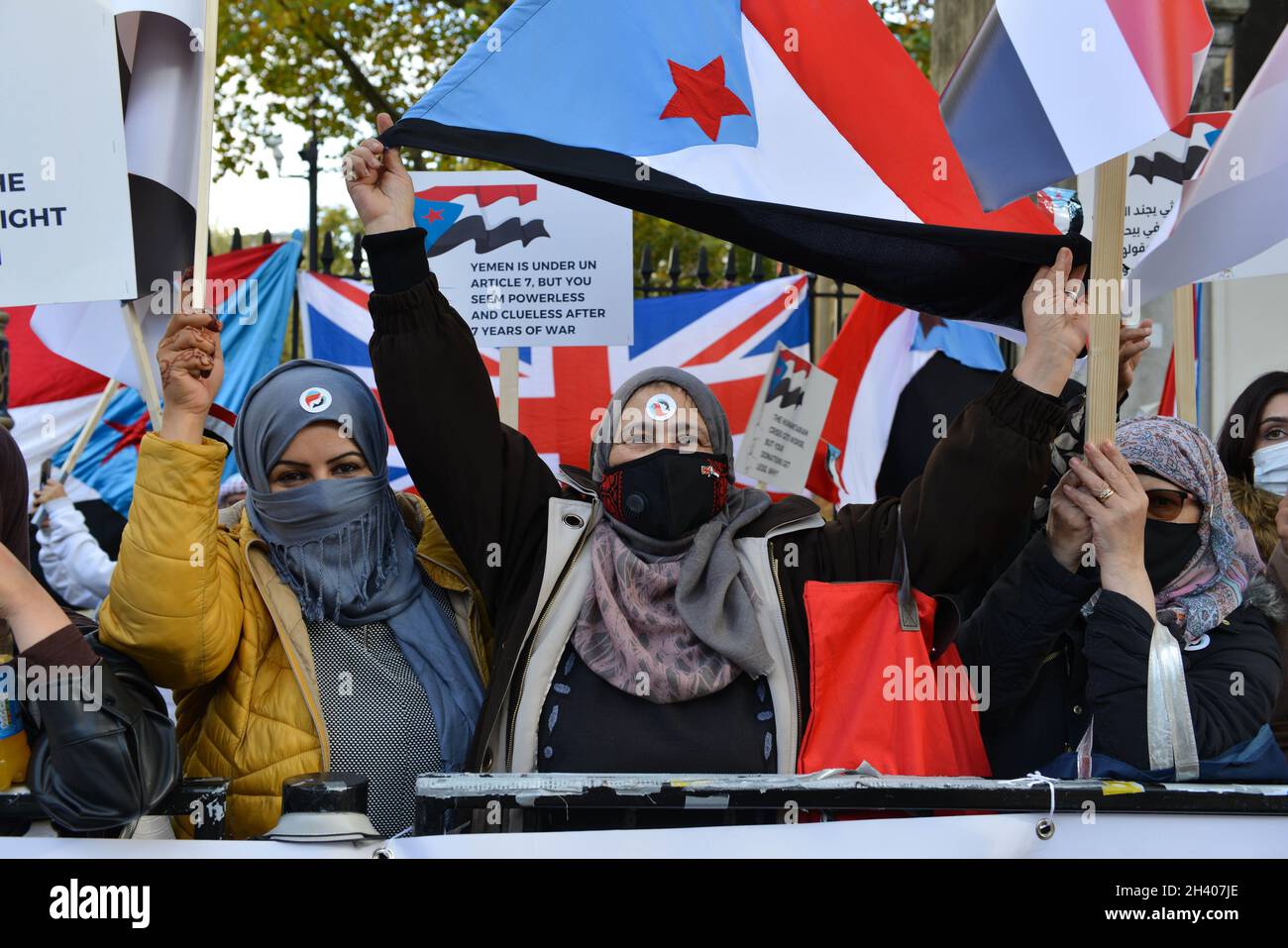 London, UK. 30th Oct, 2021. Protesters hold South Yemeni flags during ...