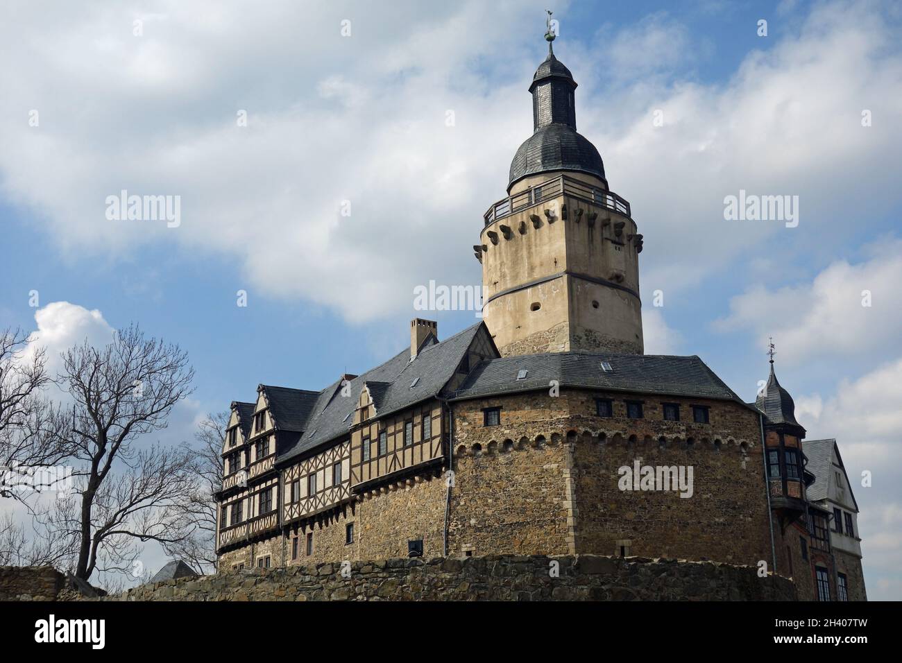Castle keep defensive walls hi-res stock photography and images - Alamy