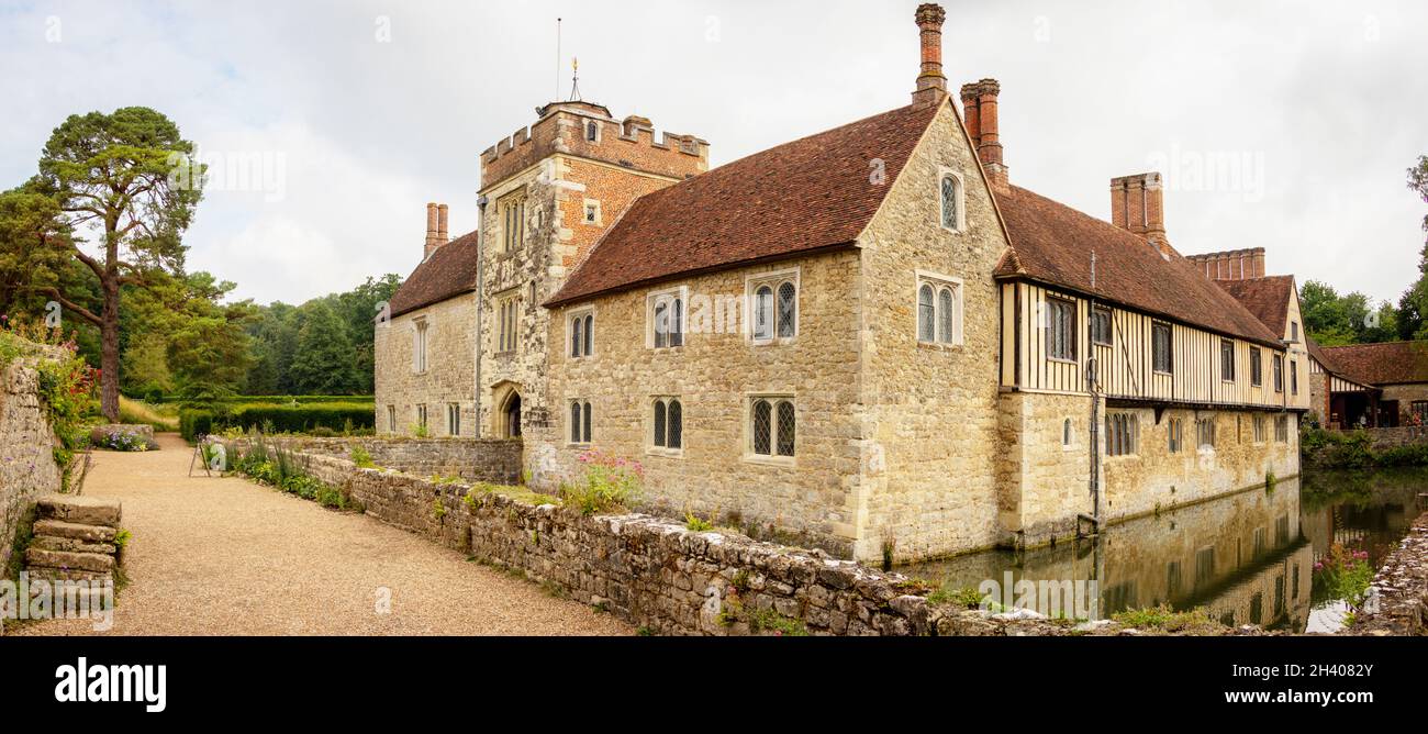 14th Century Manor House High Resolution Stock Photography and Images ...