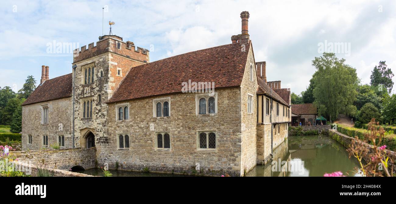 14th Century Manor House High Resolution Stock Photography and Images ...