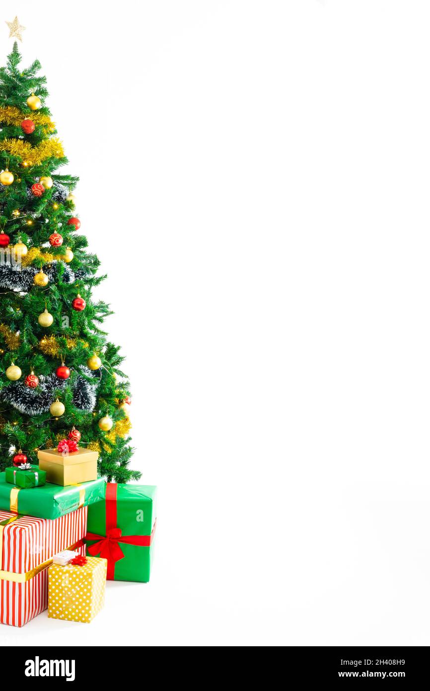 Composition of christmas tree with decorations, presents and copy space ...
