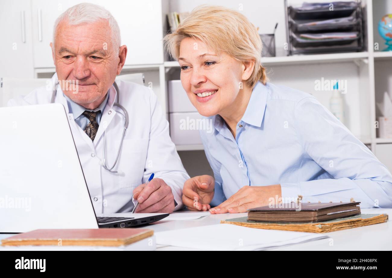 Clinical client hi-res stock photography and images - Alamy