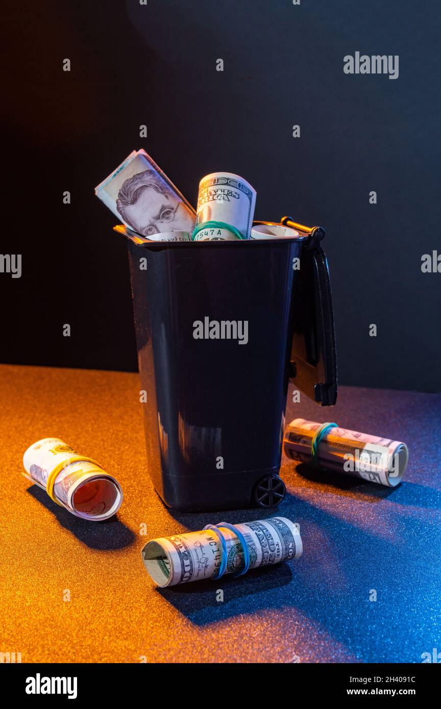 Throw money around hi-res stock photography and images - Alamy