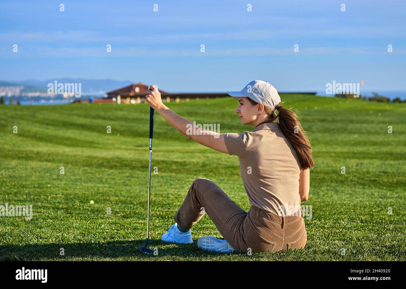 Teen girl playing golf hi-res stock photography and images - Alamy
