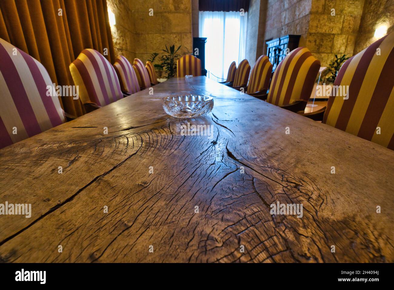 View of the long wooden table inside the Norman Palace in Palermo Stock ...