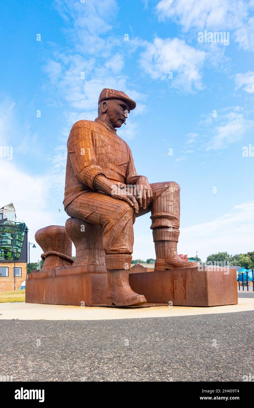 welded steel sculpture statue on Fiddler's Green of Fishermen's ...