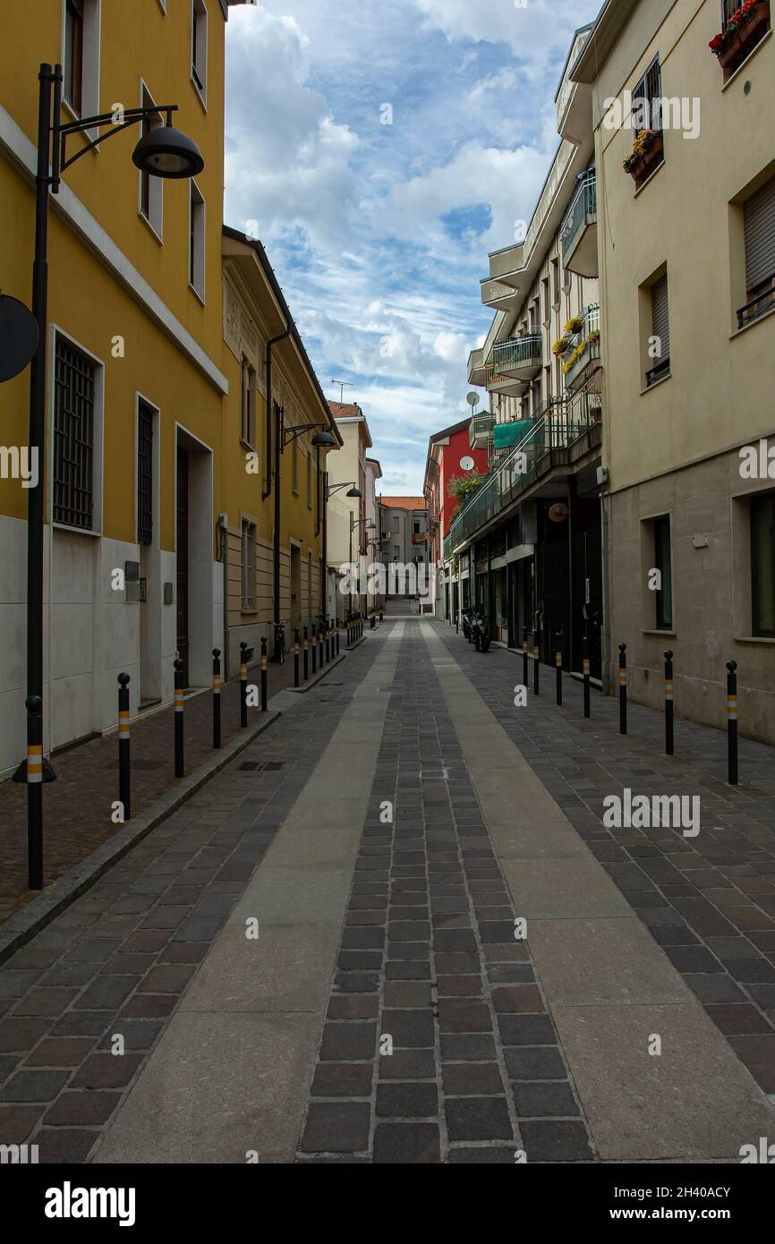 Typical Italian streets Stock Photo - Alamy