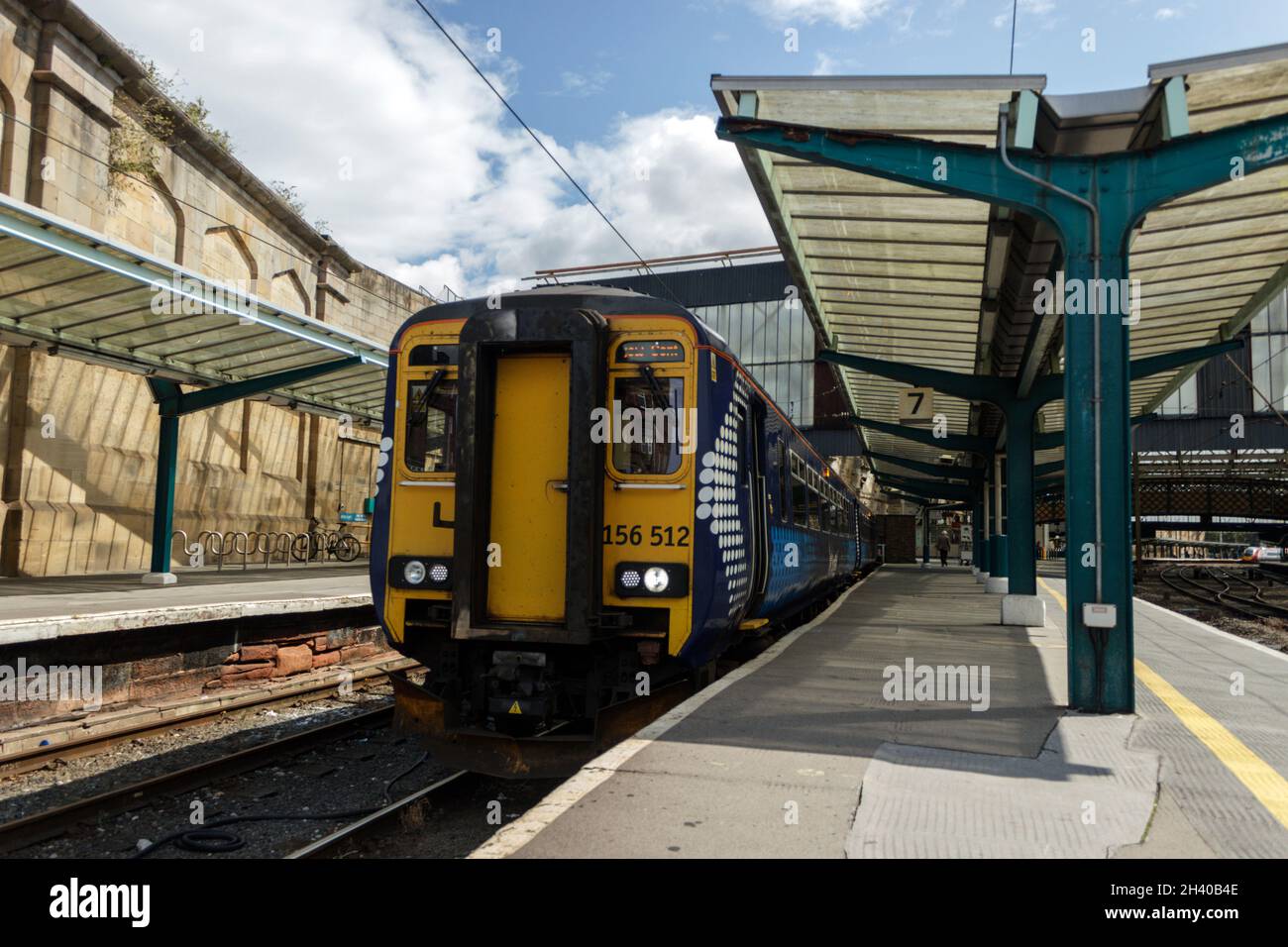 156512 at platform 7 at Carlisle railway station Stock Photo - Alamy
