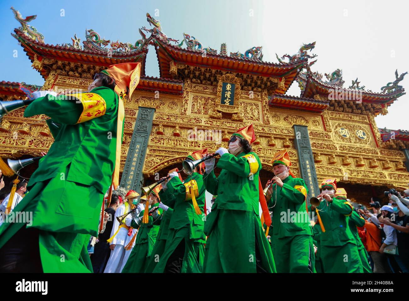 Taipei, Taipei, Taiwan. 30th Oct, 2021. Devotees at Donglong Temple ...