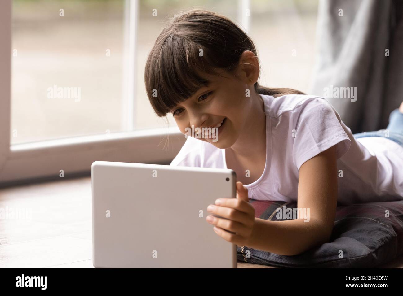 Pre teen on computer and book hi-res stock photography and images - Alamy