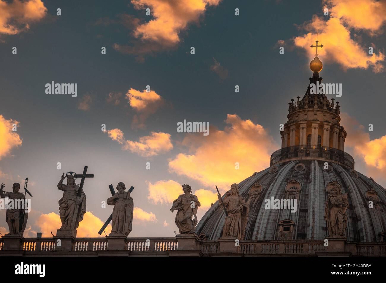 Rome Italy city at sunset. Basilica di San Pietro Stock Photo - Alamy