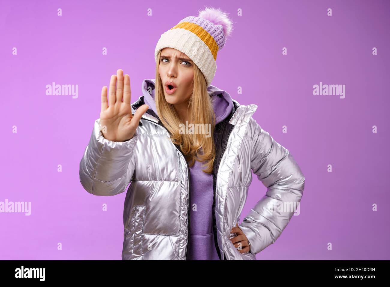 Girl shaking head no hi-res stock photography and images - Alamy