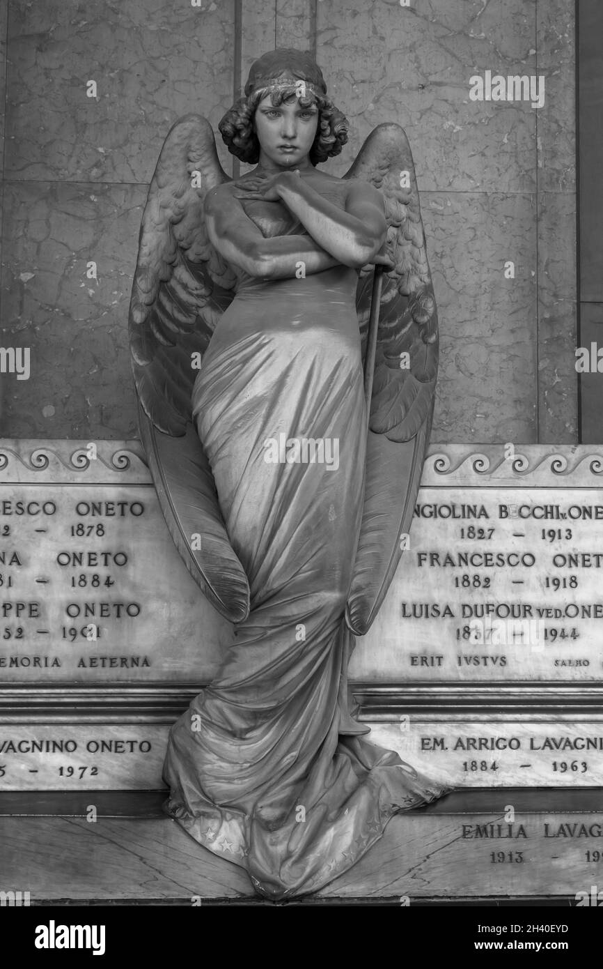 Cemetery statue italy statue Black and White Stock Photos & Images - Alamy
