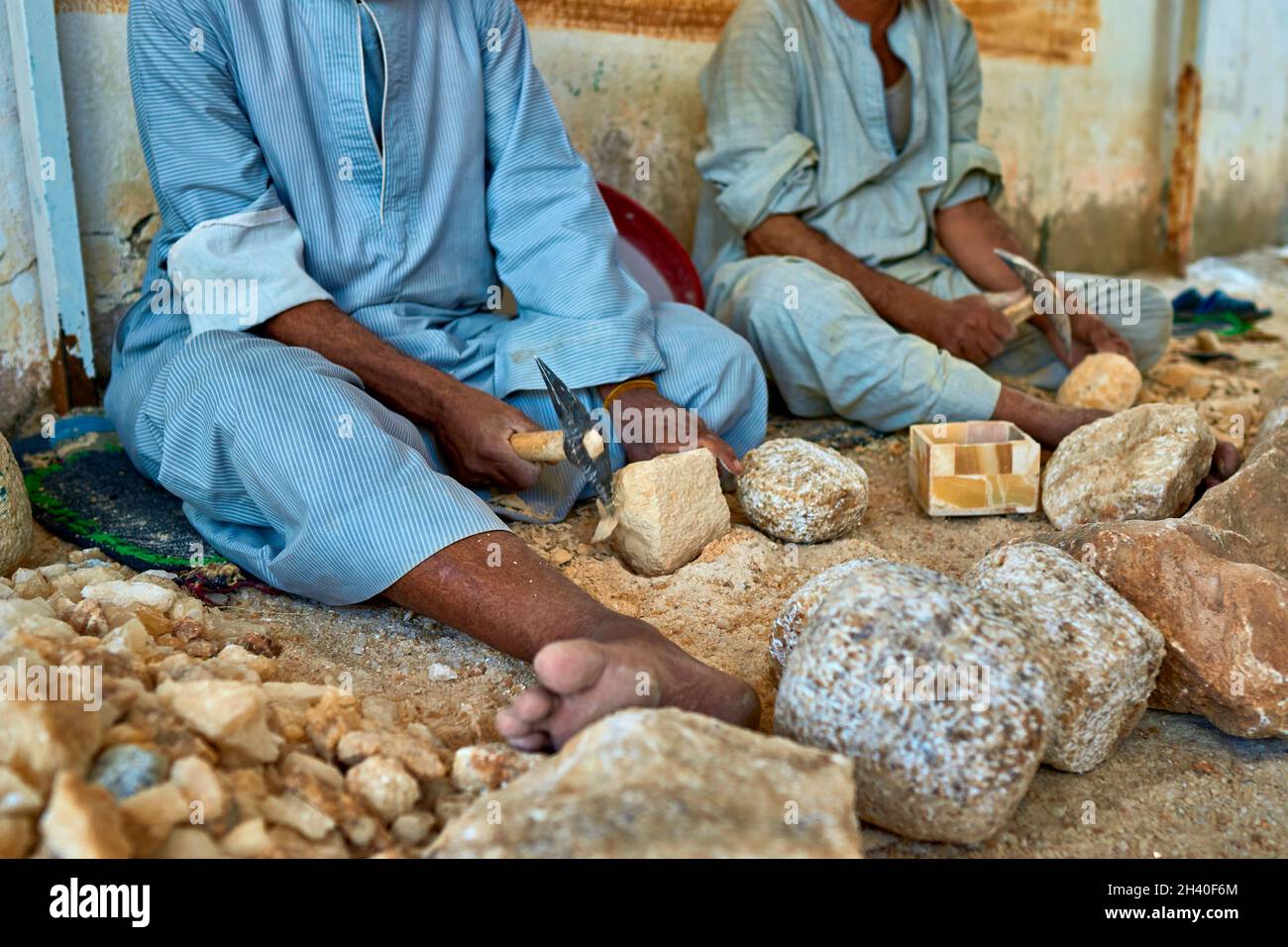 master works with the stone in the old way Stock Photo - Alamy