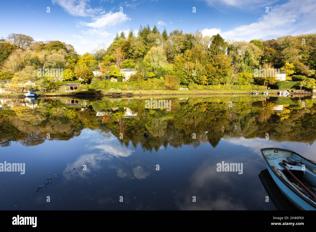 Morror reflections hi-res stock photography and images - Alamy